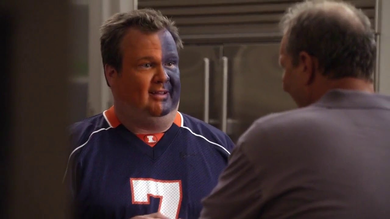 Modern Family 1x05 - Jay asks Cam and Mitch if they find him attractive ...