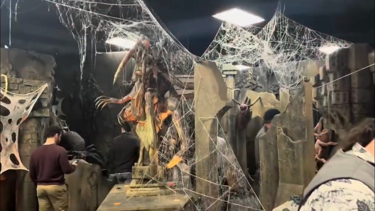 LIGHTS ON Knott’s Scary Farm Maze & Panel Discussion - YouTube