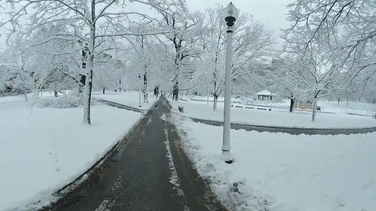 360 Video - Winter wonderland - A walk through the Boston Common ...