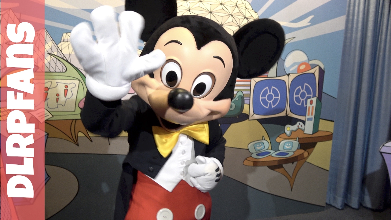 Mickey & Goofy & Minnie at Character Spot in Epcot Walt Disney World ...