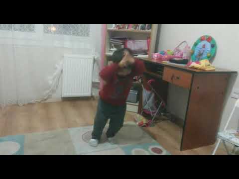 Emir çifte telli oynuyor