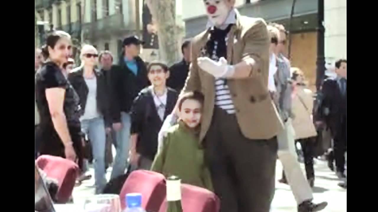 Clown Durilov - vol 10 - Barcelona street laugh attack Documentary ...