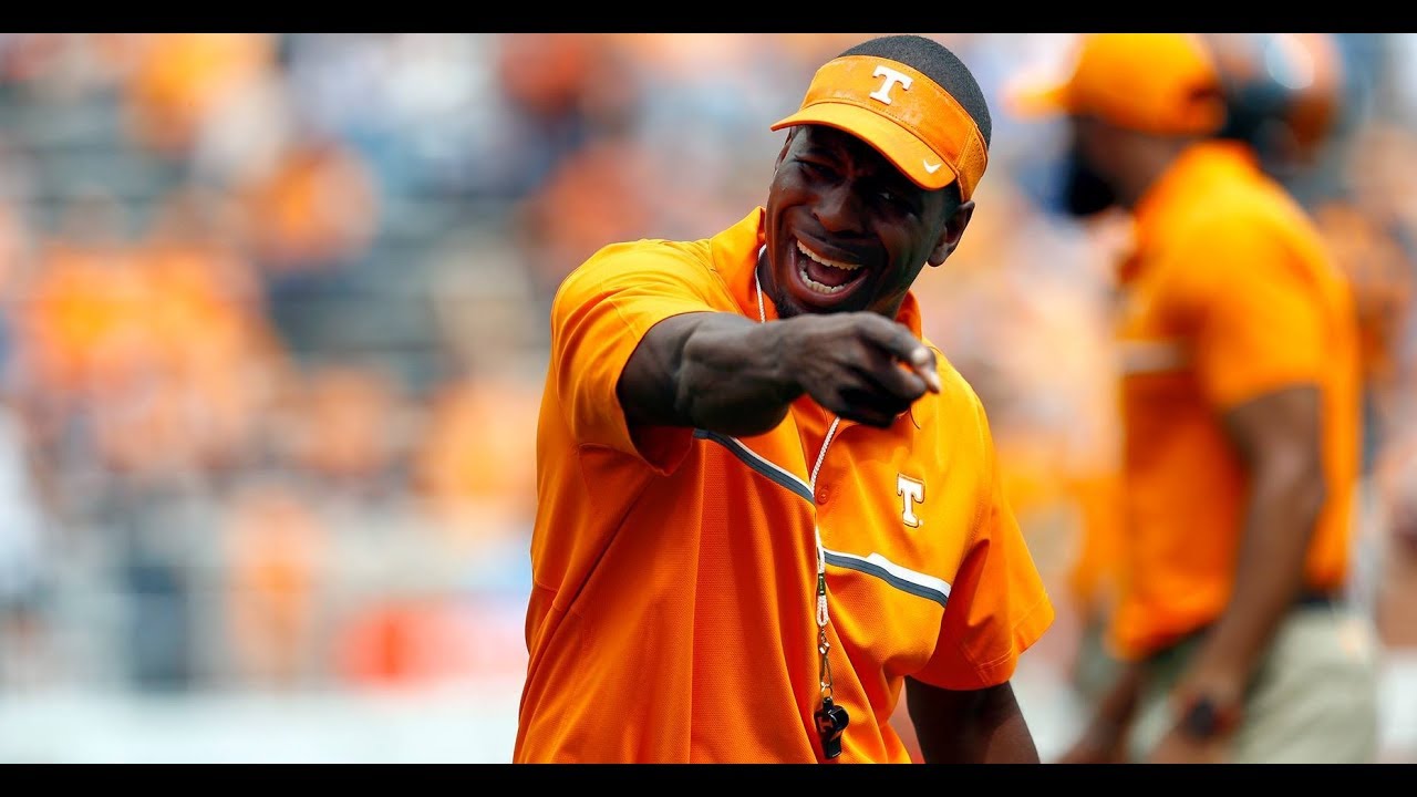 Vols' Kevin Beard on development of 2017 reciever corps - YouTube