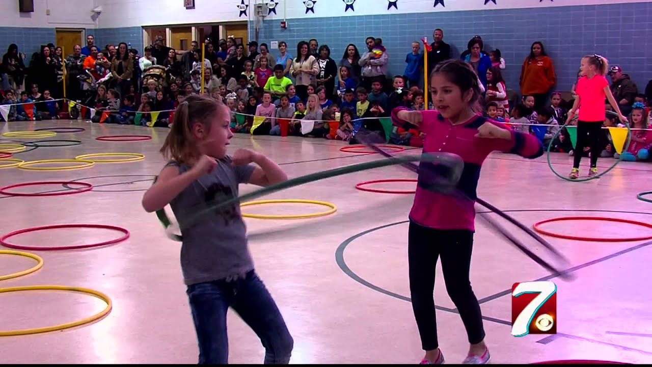 Reagan Elementary Holds 'Star Wars' Hula Hooping Competition - YouTube