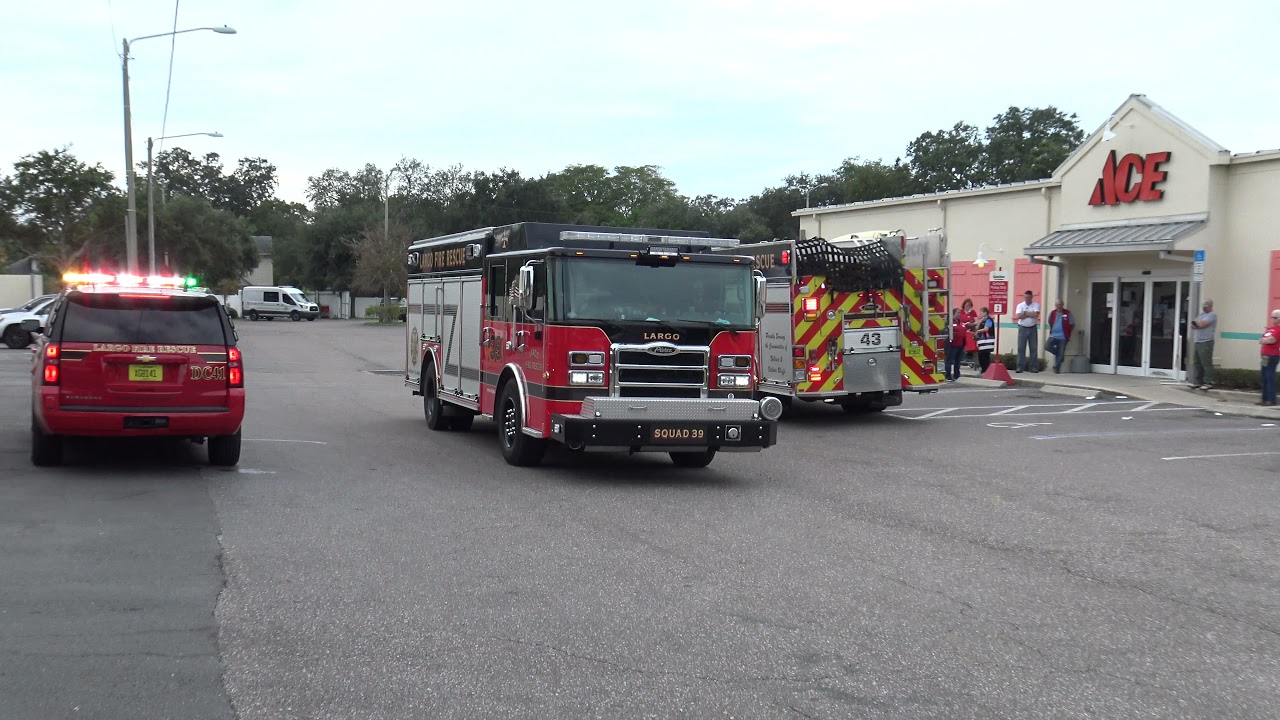 Largo Fire Rescue Squad 39 Driver Waves - YouTube