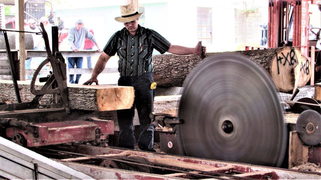 Steam tractor running antique sawmill Sawmills in action Rough & Tumble ...