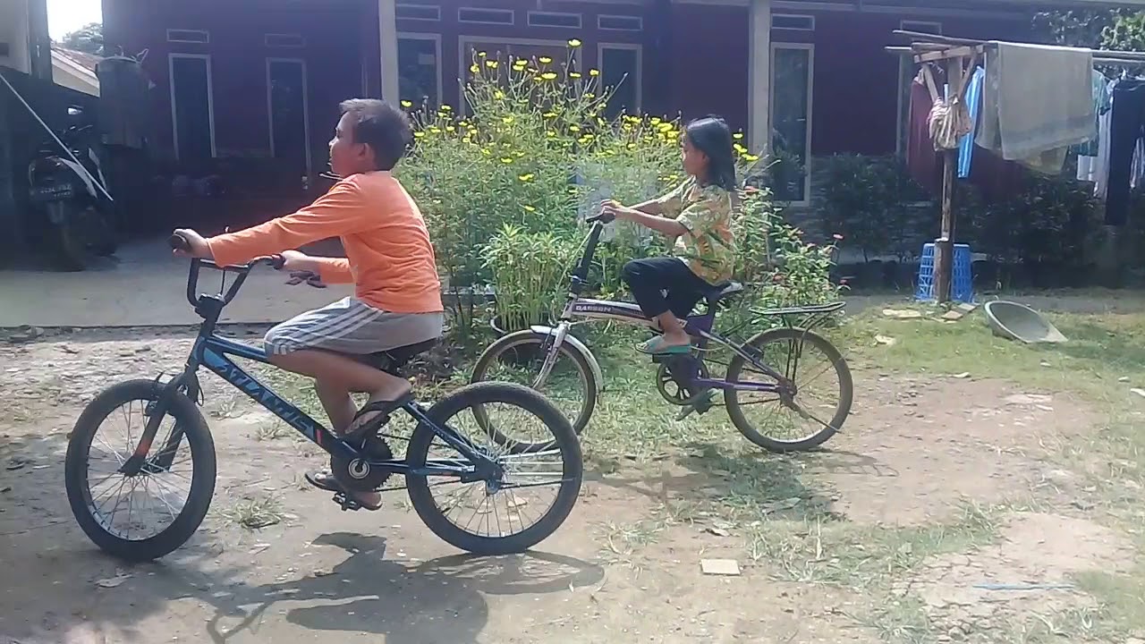 Episode 1 anak anak bermain sepeda serial gembira ria - YouTube