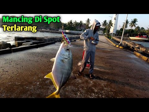 Mancing di Anyer || Spot mancing Dermaga Mercusuar Cikoneng. - YouTube