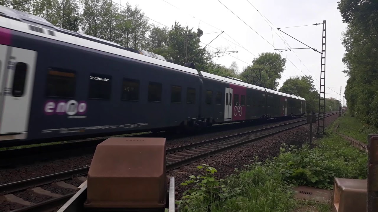 Enno Zug fährt durch Riddagshausen - YouTube