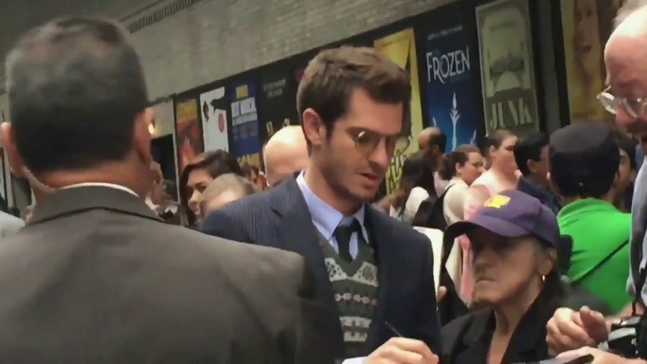 Andrew Garfield meet with fans - YouTube