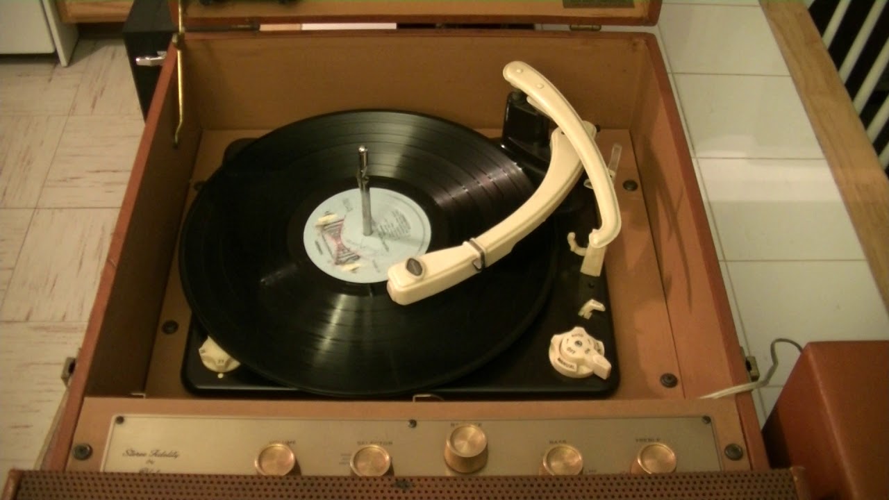 Pilot 1959 Portable Stereo Hi-Fi Record Player Model #1060....Bei Mir ...