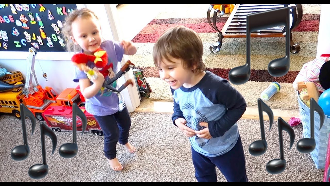 Twins Singing & Dancing - YouTube