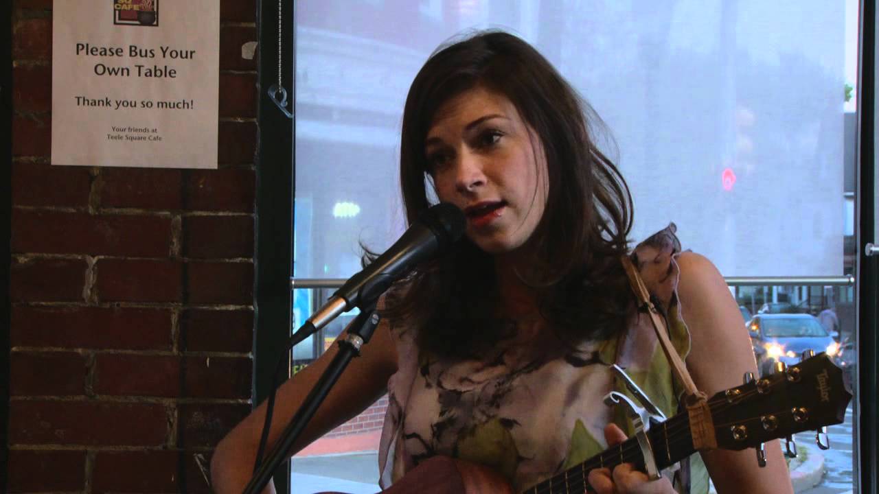 Nadia Swartz sings "Marionette" - YouTube