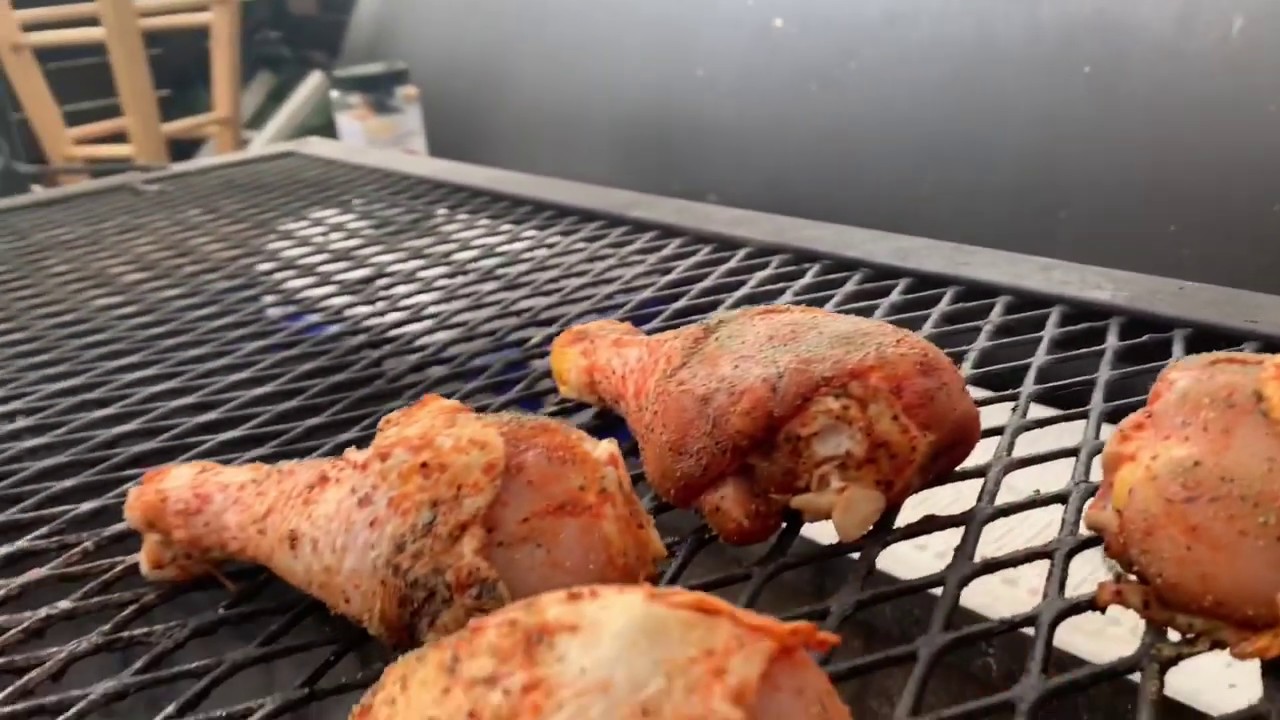 Grilled chicken on the Santa Maria Grill - YouTube
