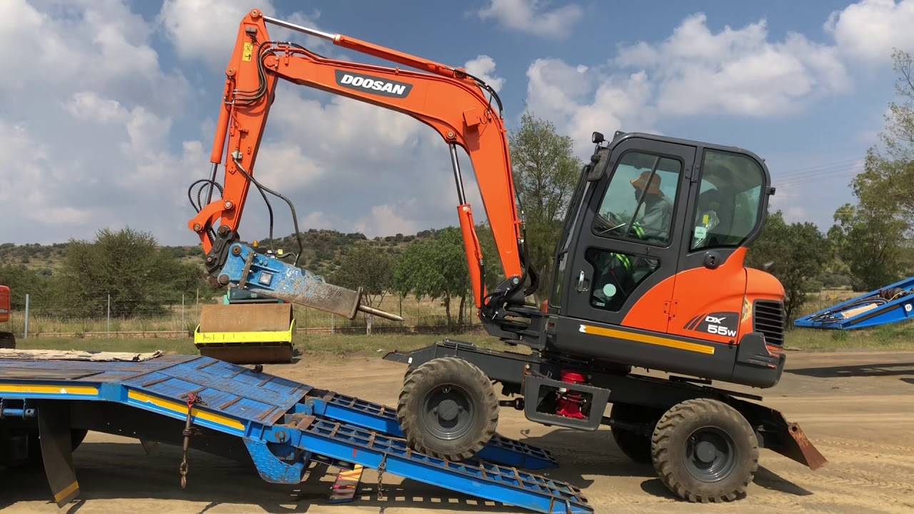 Doosan Dx55W - YouTube