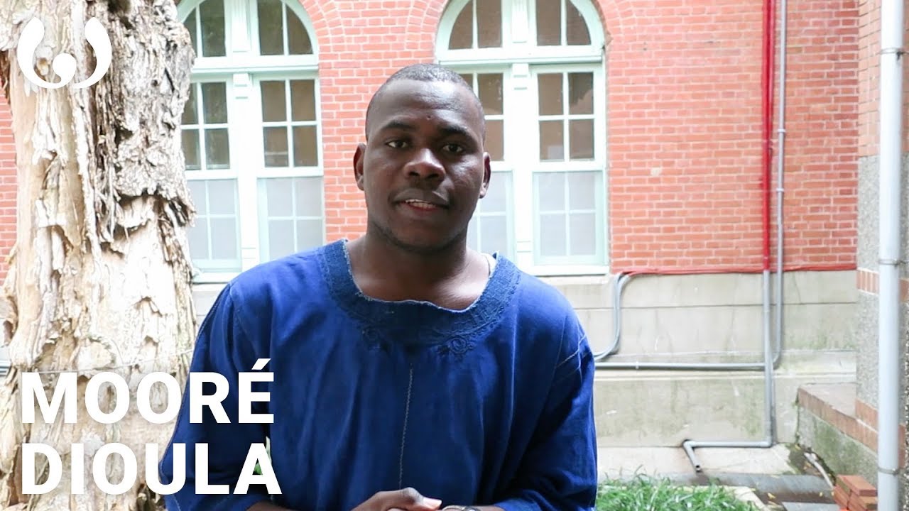 WIKITONGUES: Achille speaking Mooré and Dioula - YouTube