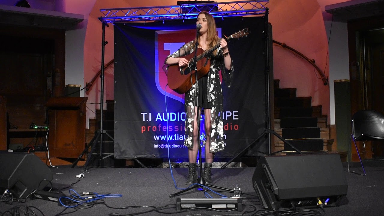 Live ~ Rachel Croft singing Rainier day at the Koepeltheater Leeuwarden ...