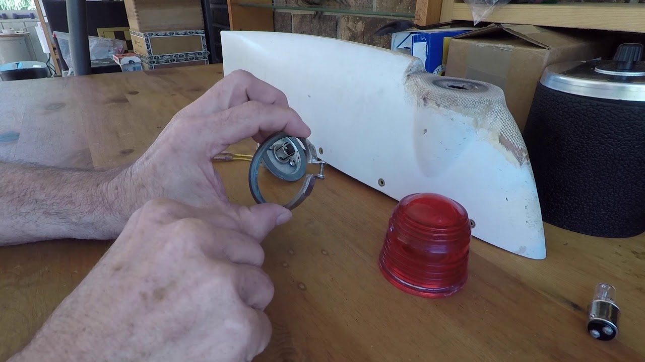Flashing Beacon Assembly - Grumman Style - YouTube