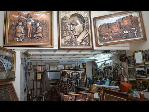 Türkiye'nin tek rölyef sanatçısı, yarım asırdır bakıra çekiç vuruyor