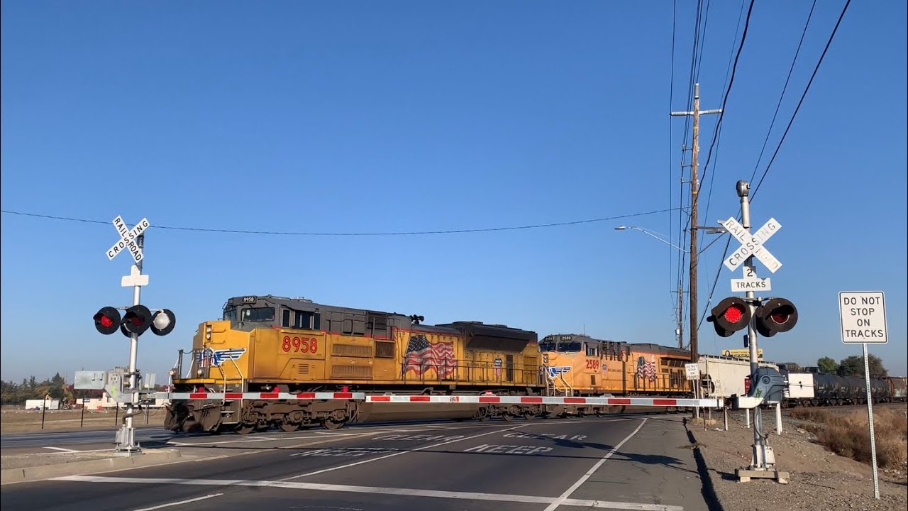 UP 8958 Manifest Freight Train South - West Lane Railroad Crossing ...