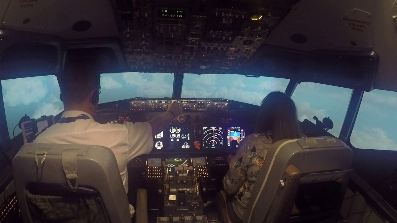 Boeing 737 sim at Virtual Flight Experience with wing commander Reid ...