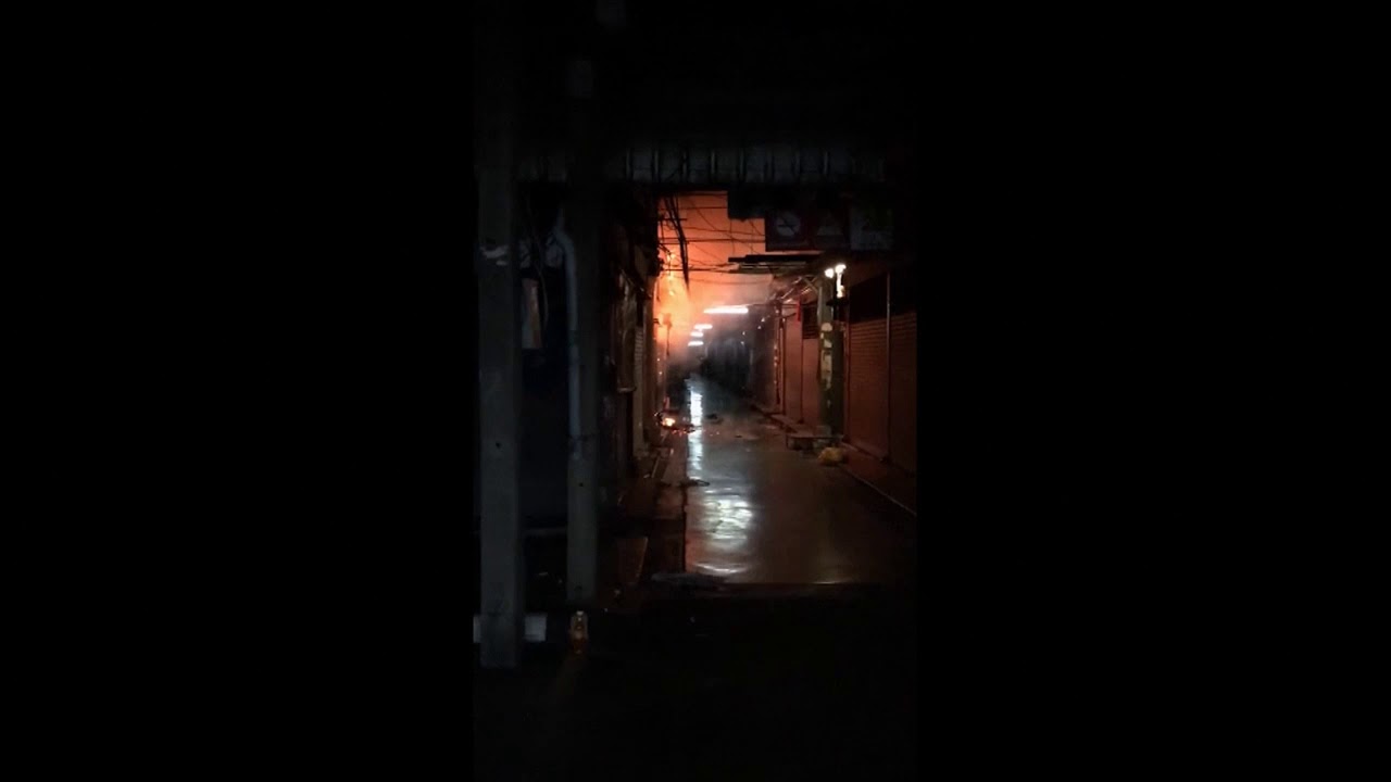 Fire at Bangkok’s Chatuchak market - YouTube