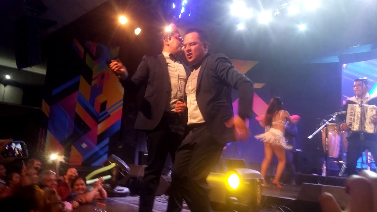 Aaron y su grupo ilusión - ron con coca cola en vivo - YouTube