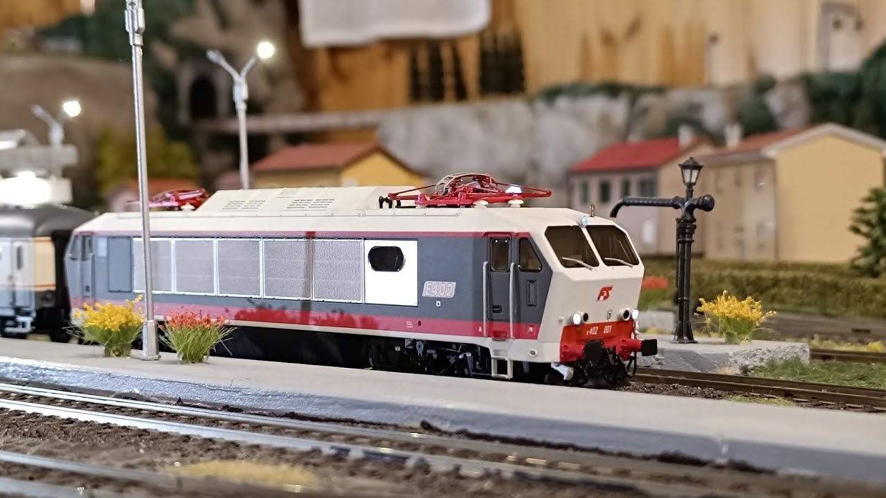 E402 001 Acme con treno Intercity "bandiera" - plastico Sant'Antonio 😀 ...