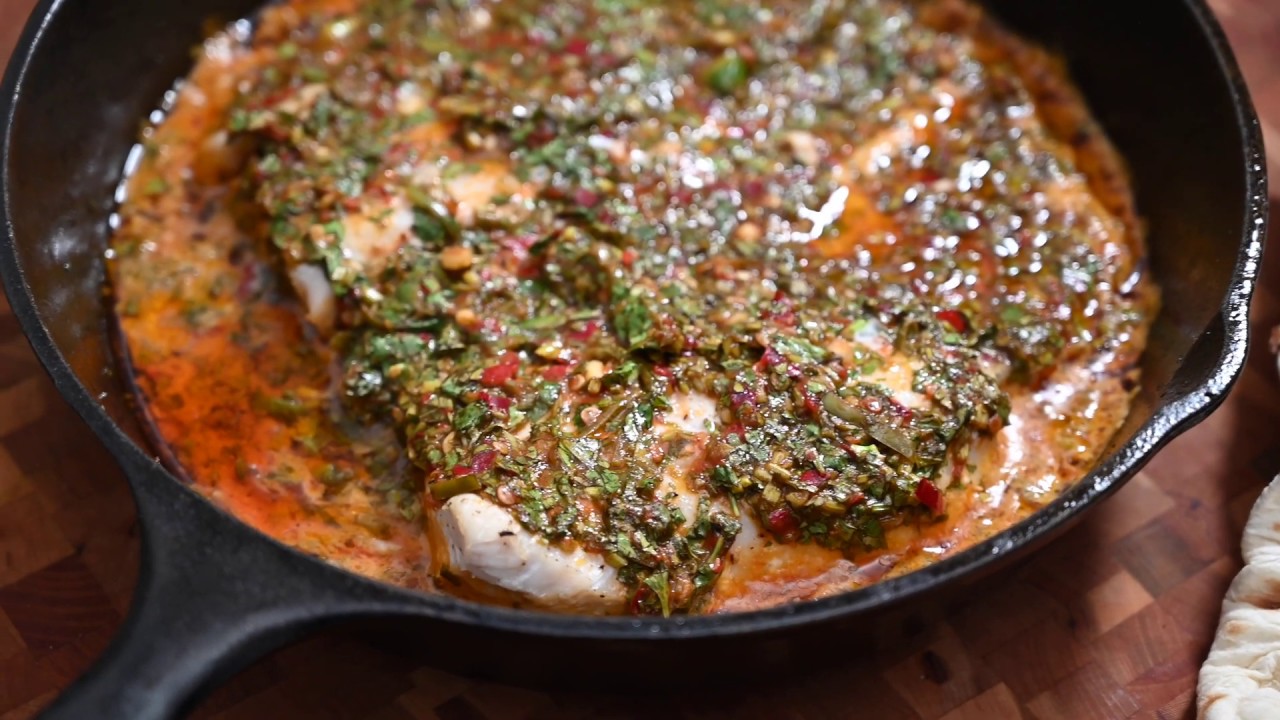 Samake Harra (spicy fish). سمكه حارة على طريقة إمي - YouTube