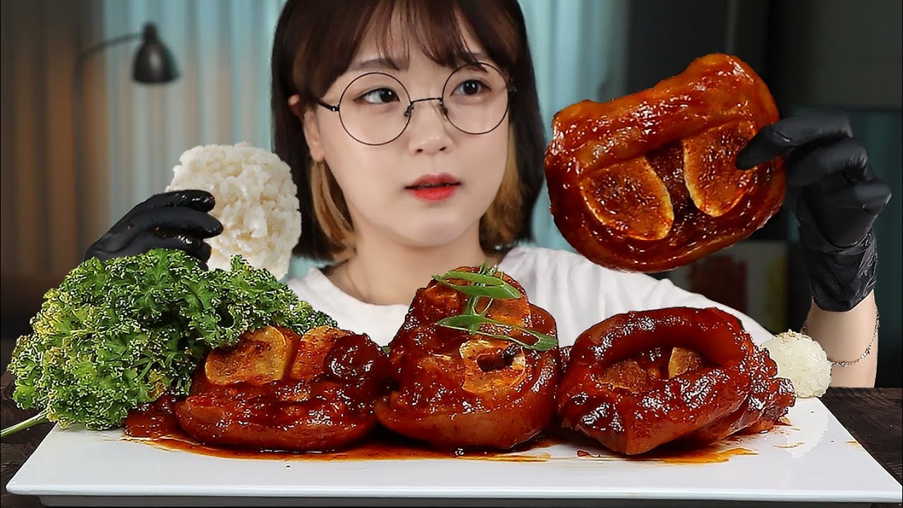 쫄깃쫄깃 탱글탱글! 매콤한 우족찜 먹방 SPICY BRAISED BEEF FEET MUKBANG MUKBANG | EATING ...