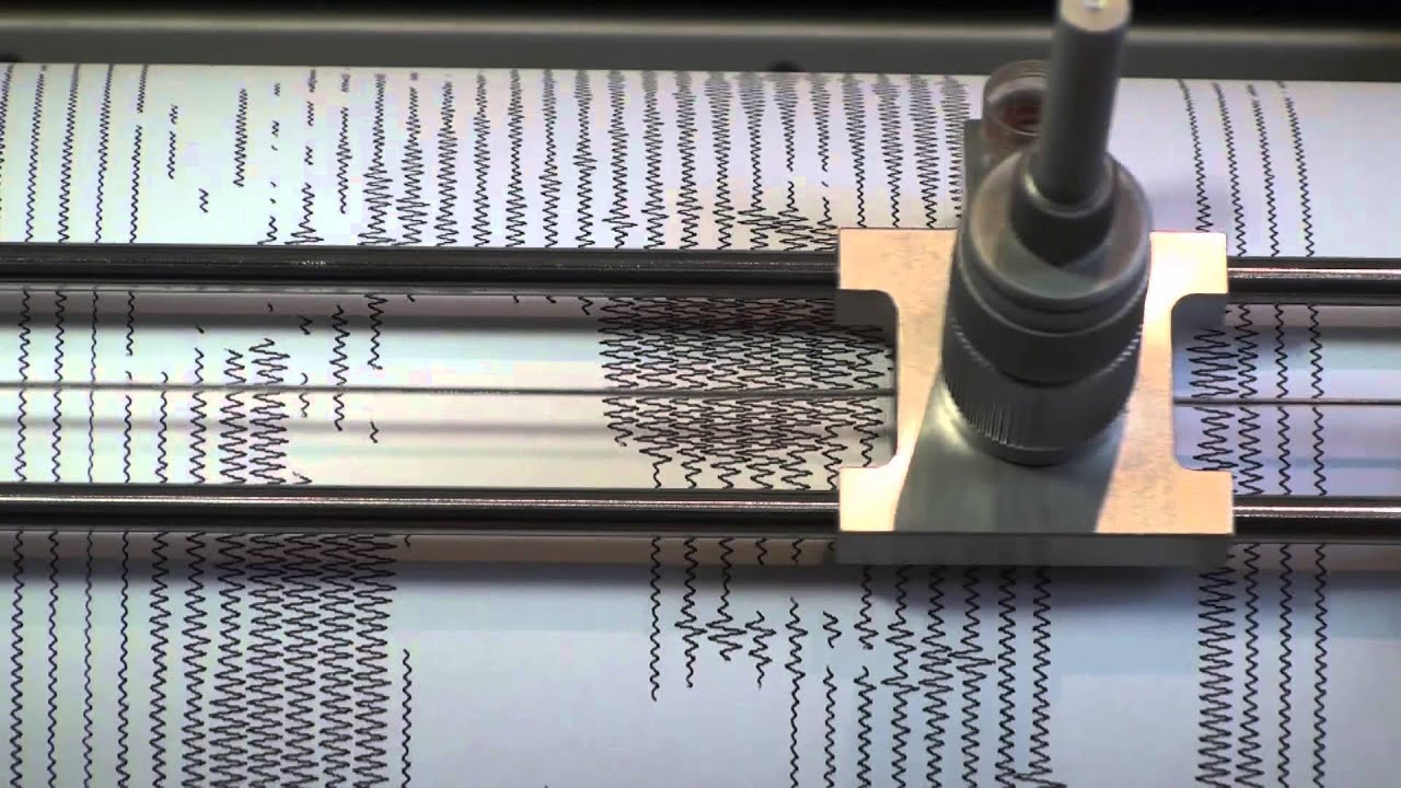 Calcomp plotter 565 - Portrait - Dora 2012 - Tom Mikulic - YouTube