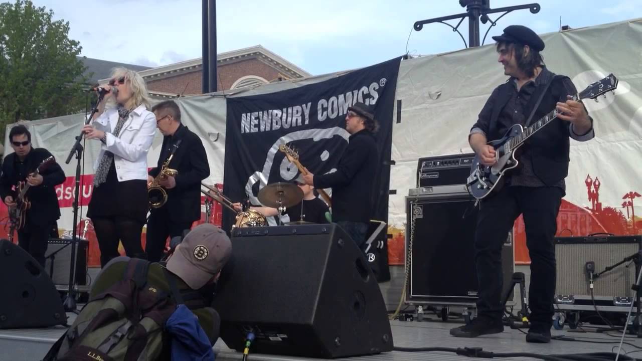 Jenny Dee and the Deelinquents - Hot Child In The City 5.4. - YouTube