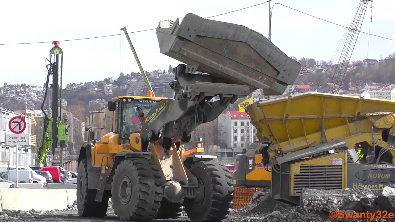 Volvo L250G With Side Dumping Bucket - YouTube