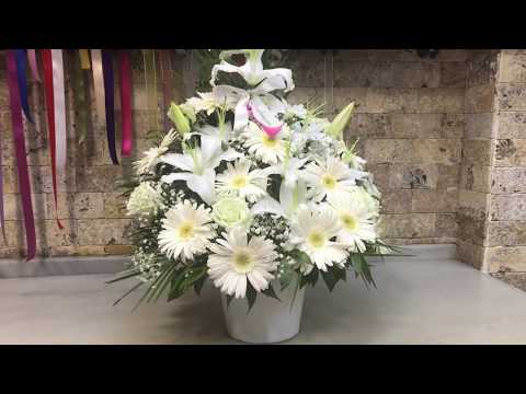 Beyaz Gerbera Lilyum ve Güllerden tasarımını yaptığımız yüksek boylu aranjman | Çiçek Filosu