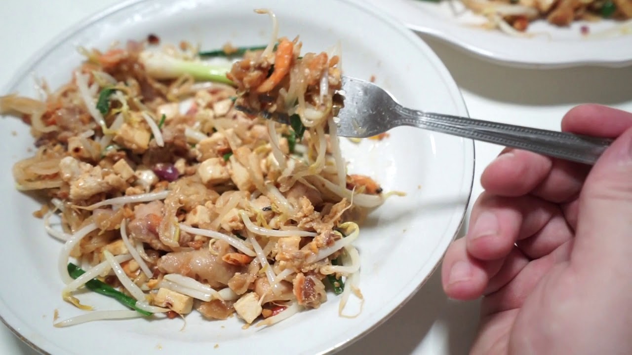 Pad Thai and Fermented Mollusks in Tamarind Sauce - YouTube