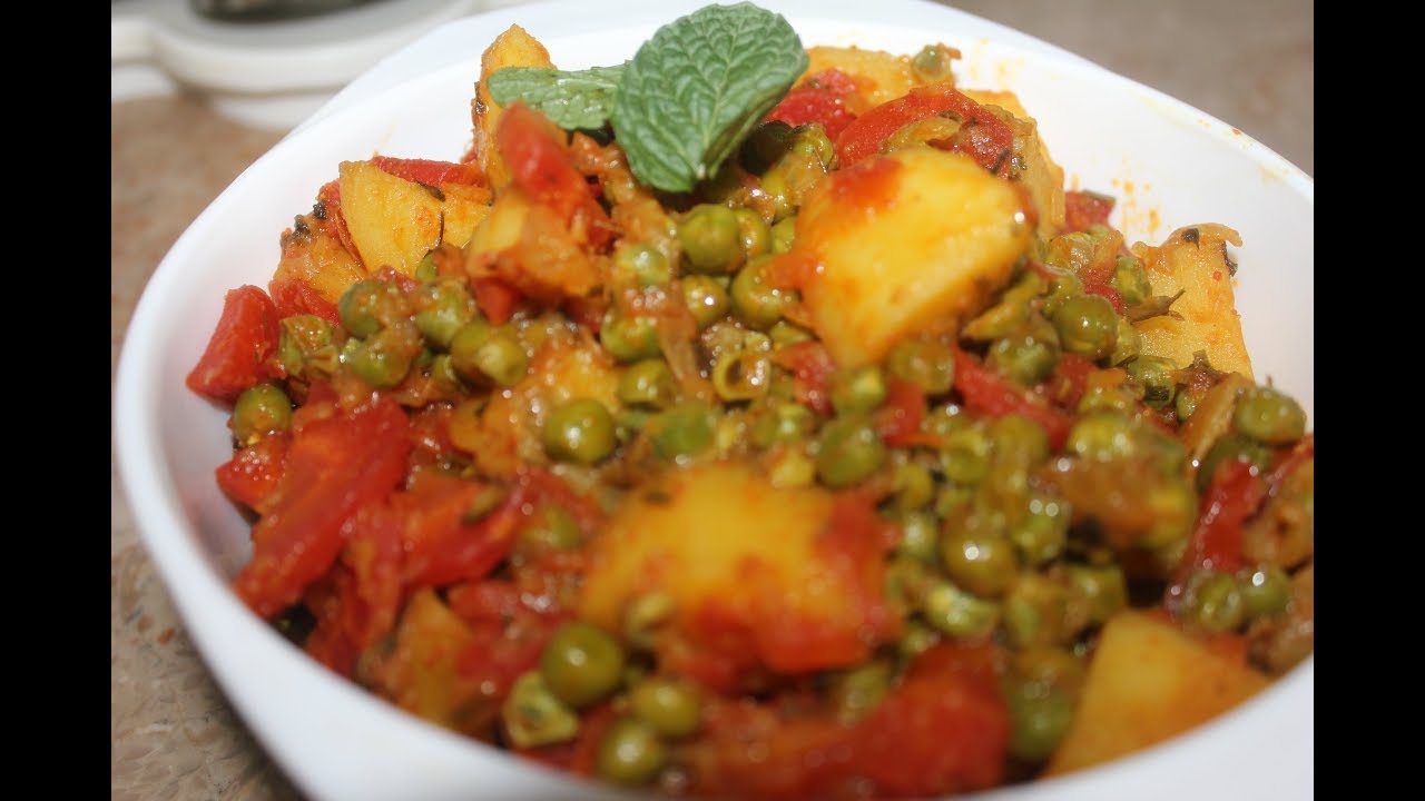 ALOO MATAR GAJAR RECIPE BY HAFSA - YouTube