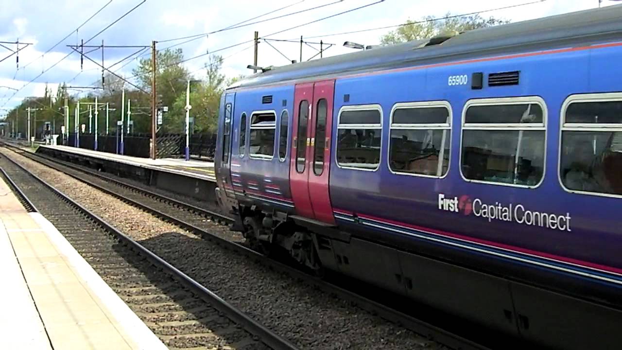 FCC Class 365 passing Finsbury Park - YouTube