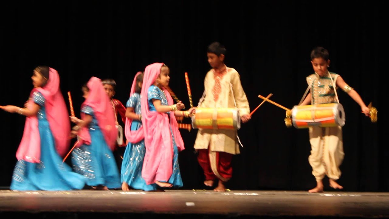 Praneeth and Deepika Dancing for Dole Bhaje - YouTube