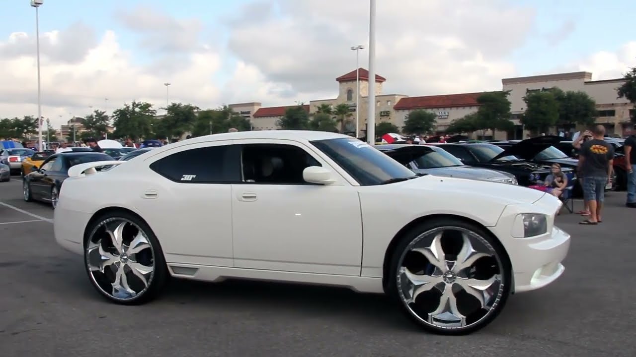 Dodge Charger on 30 inch rims! - YouTube