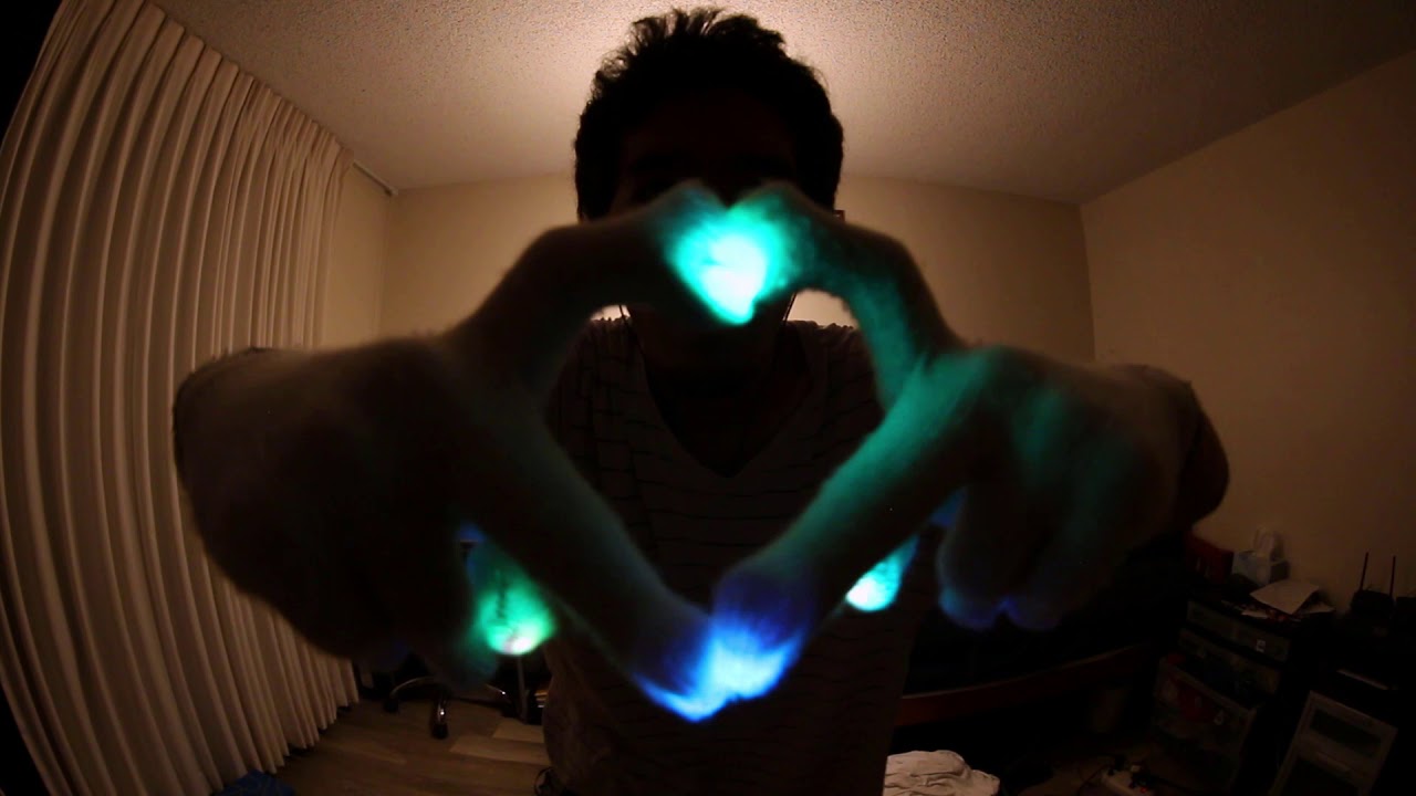 Mr Freckles vs 2D - Top 32 | [Pro] | [Gloving.com] - YouTube