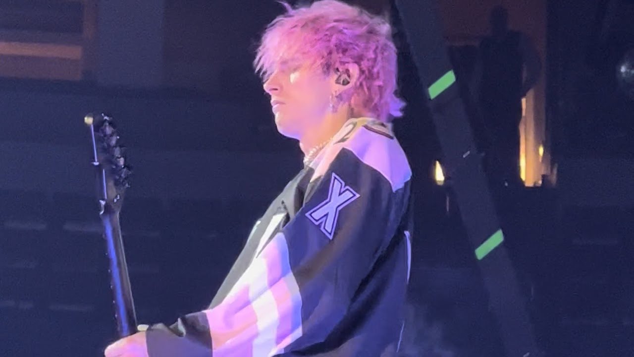 Machine Gun Kelly - Lonely LIVE (4K) - YouTube