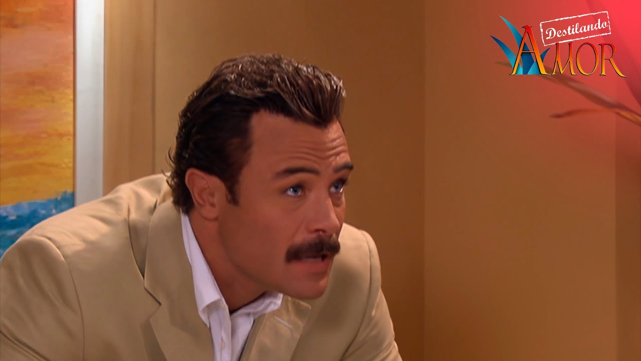 Aarón está desesperado por recuperar su información | Destilando amor 1 ...