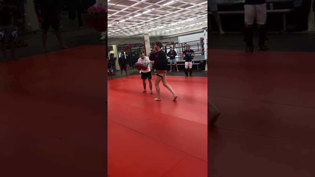 Muay Thai - How to use a hesi-step with Pro Luke Lessei - YouTube