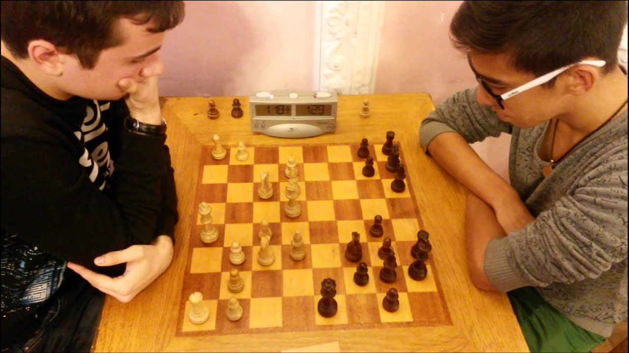 Шахматы - Живой блиц - Nikolaev 18.10.15 - R11 - FM Danilenko, Dmitriy (2621) - Peng, Li Min ...