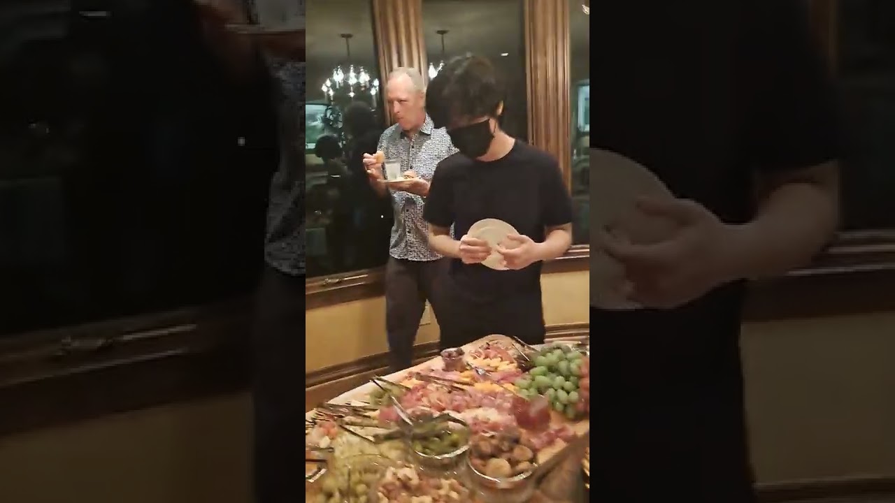 임윤찬 Post concert reception. 호스트 해주신 제프 아저씨네서. 뭘해도 이쁜 윤찬이 - YouTube