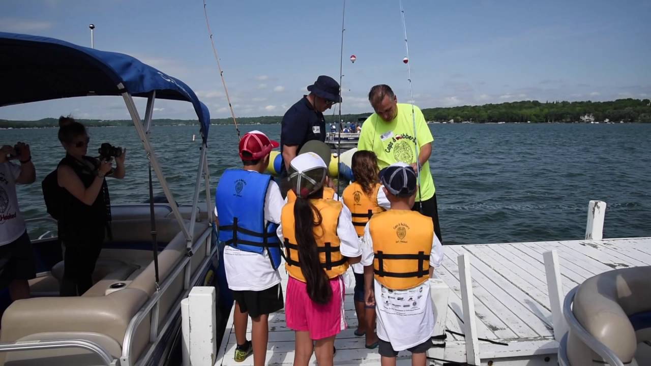 Kids fish with cops - YouTube