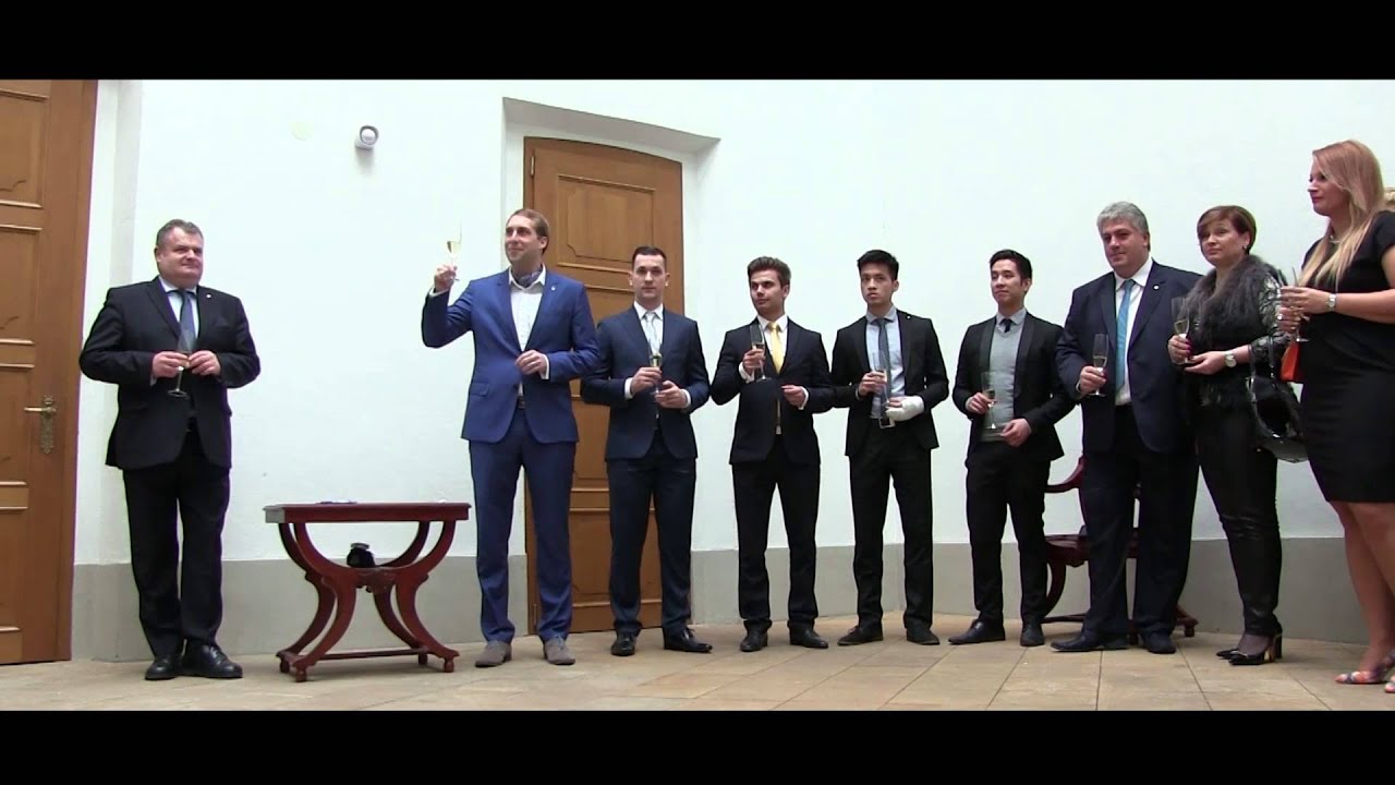 Vánoční kvartální vyhodnocení 2015 - FG Financial Group - YouTube