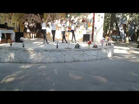 Dansatoarele echipei 6 \
