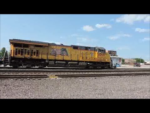 Union Pacific engine 8255 a C45AH leads a intermodal/autorack train - YouTube