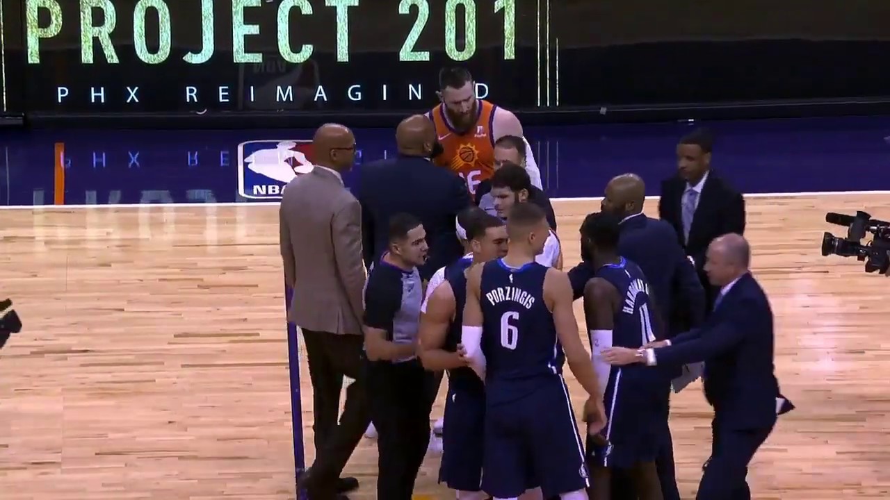 Kristaps Porzingis fights Aron Baynes - YouTube